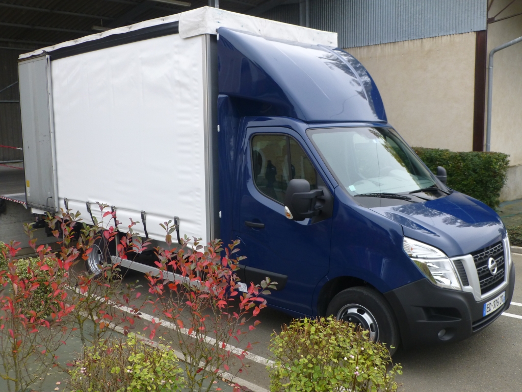 Nouvel utilitaire 20 m3 hayon - Transports Vannier : transporteur ...