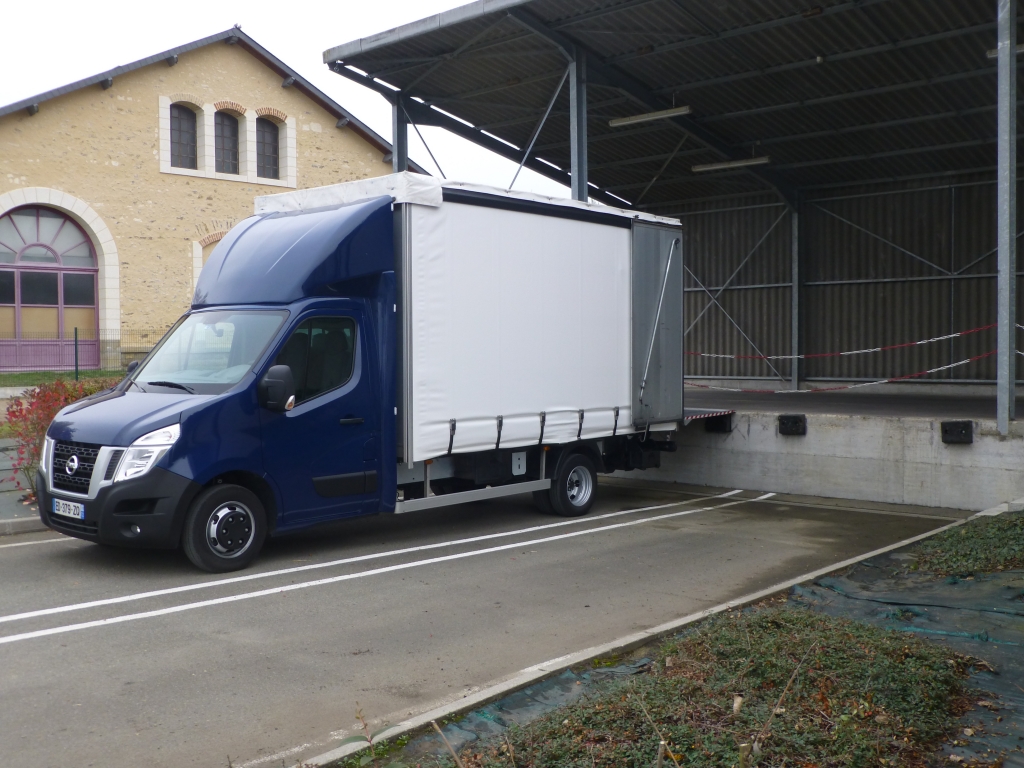 Nouvel utilitaire 20 m3 hayon - Transports Vannier : transporteur ...
