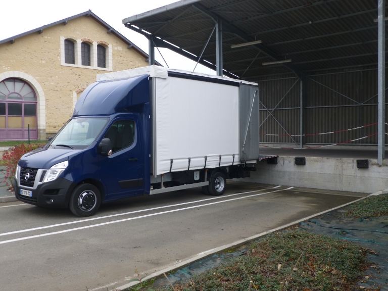 Nouvel utilitaire 20 m3 hayon - Transports Vannier : transporteur ...